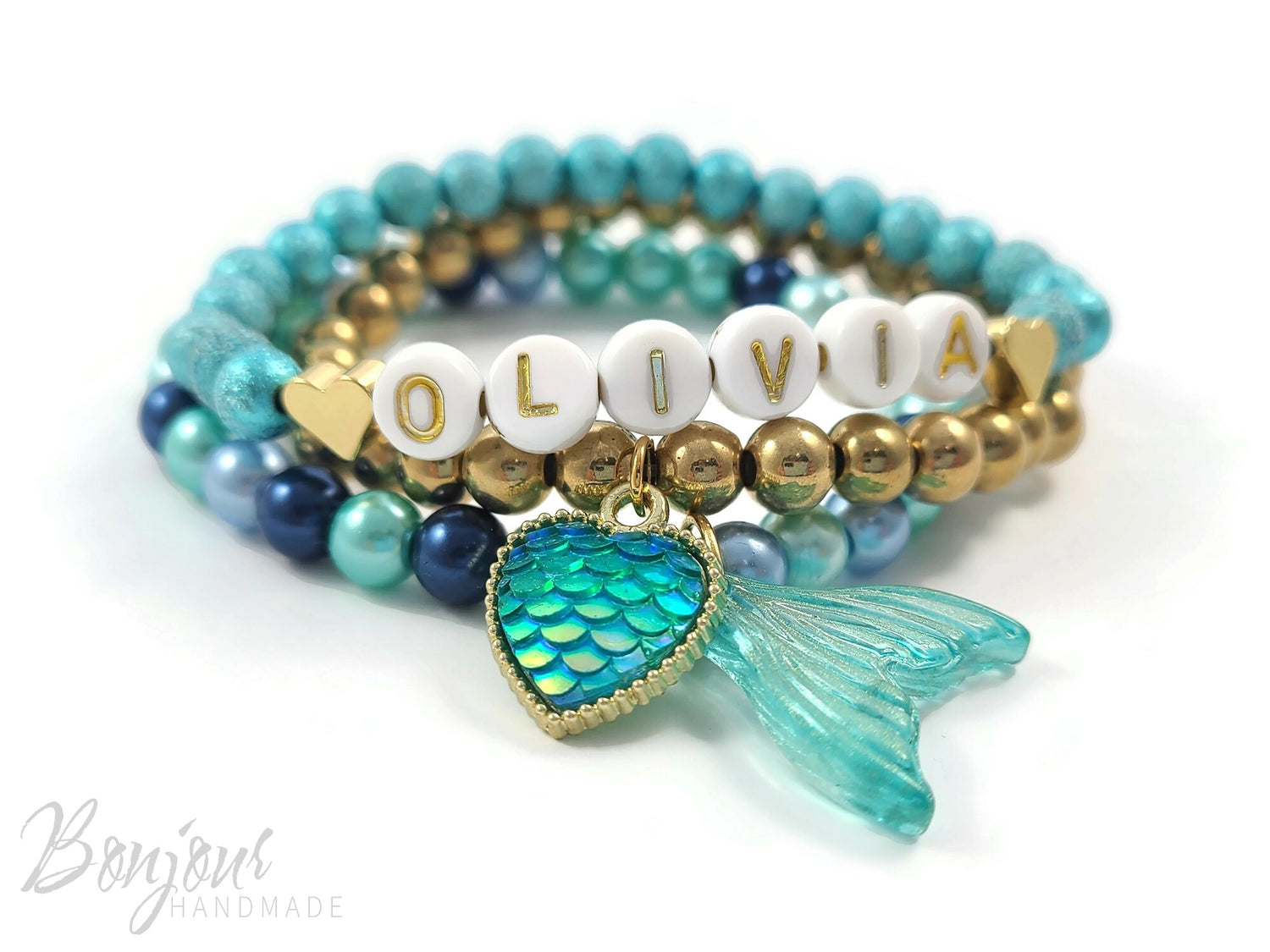 Sewing a fabric bracelet – Free pattern and tutorial